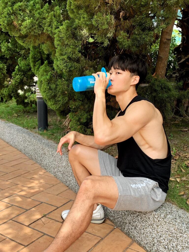 แจกวาร์ป หนุ่ม yilianboy นายแบบจีน สุดฮอต ล่ำใหญ่ กล้ามสวย หุ่นเซ็กซี่