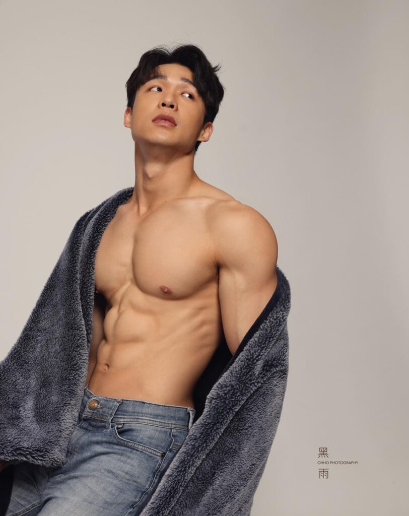 แจกวาร์ป หนุ่ม yilianboy นายแบบจีน สุดฮอต ล่ำใหญ่ กล้ามสวย หุ่นเซ็กซี่