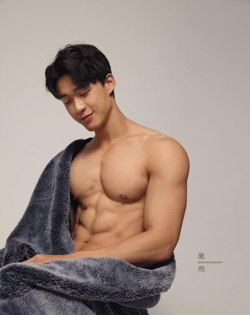 แจกวาร์ป หนุ่ม yilianboy นายแบบจีน สุดฮอต ล่ำใหญ่ กล้ามสวย หุ่นเซ็กซี่