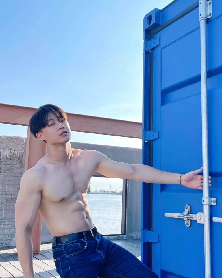 แจกวาร์ป หนุ่ม yilianboy นายแบบจีน สุดฮอต ล่ำใหญ่ กล้ามสวย หุ่นเซ็กซี่