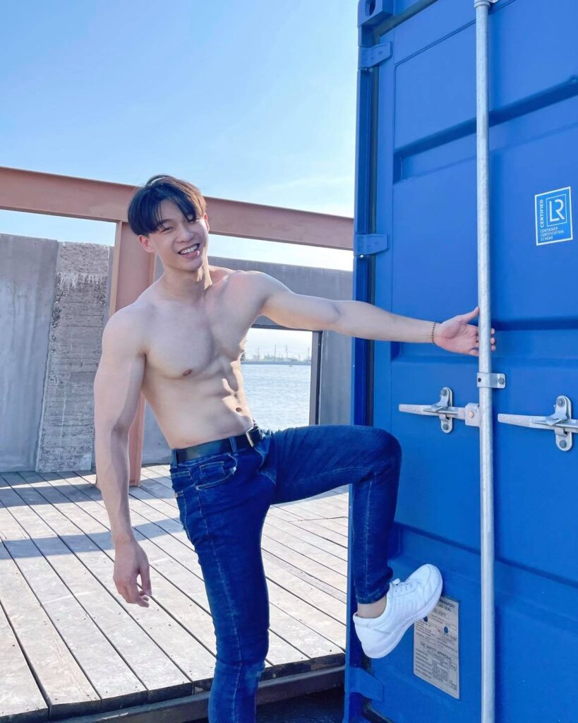 แจกวาร์ป หนุ่ม yilianboy นายแบบจีน สุดฮอต ล่ำใหญ่ กล้ามสวย หุ่นเซ็กซี่