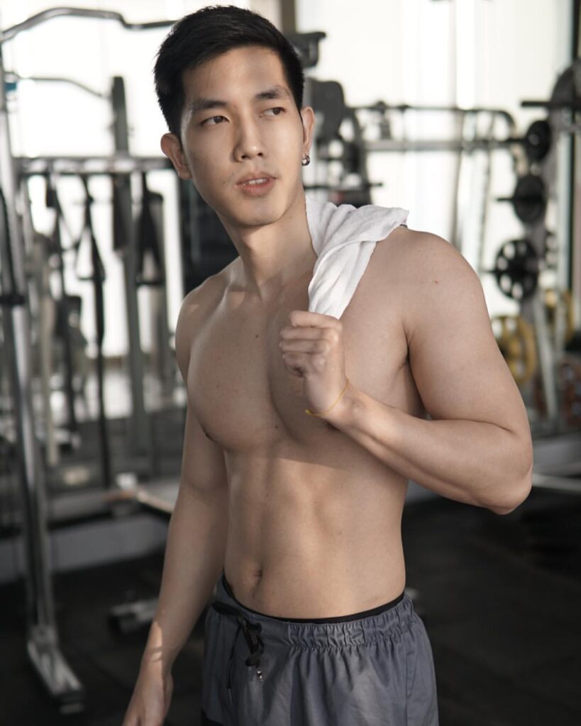 เจมส์ เดชาวัฒน์ นายแบบเทรนเนอร์ สุดหล่อ งานหุ่นไม่เป็นสองรองใคร