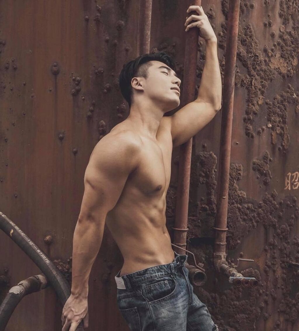 Arthur Yan นายแบบจากแดนไต้หวัน หน้าดุดัน หุ่นแซ่บถึงใจ