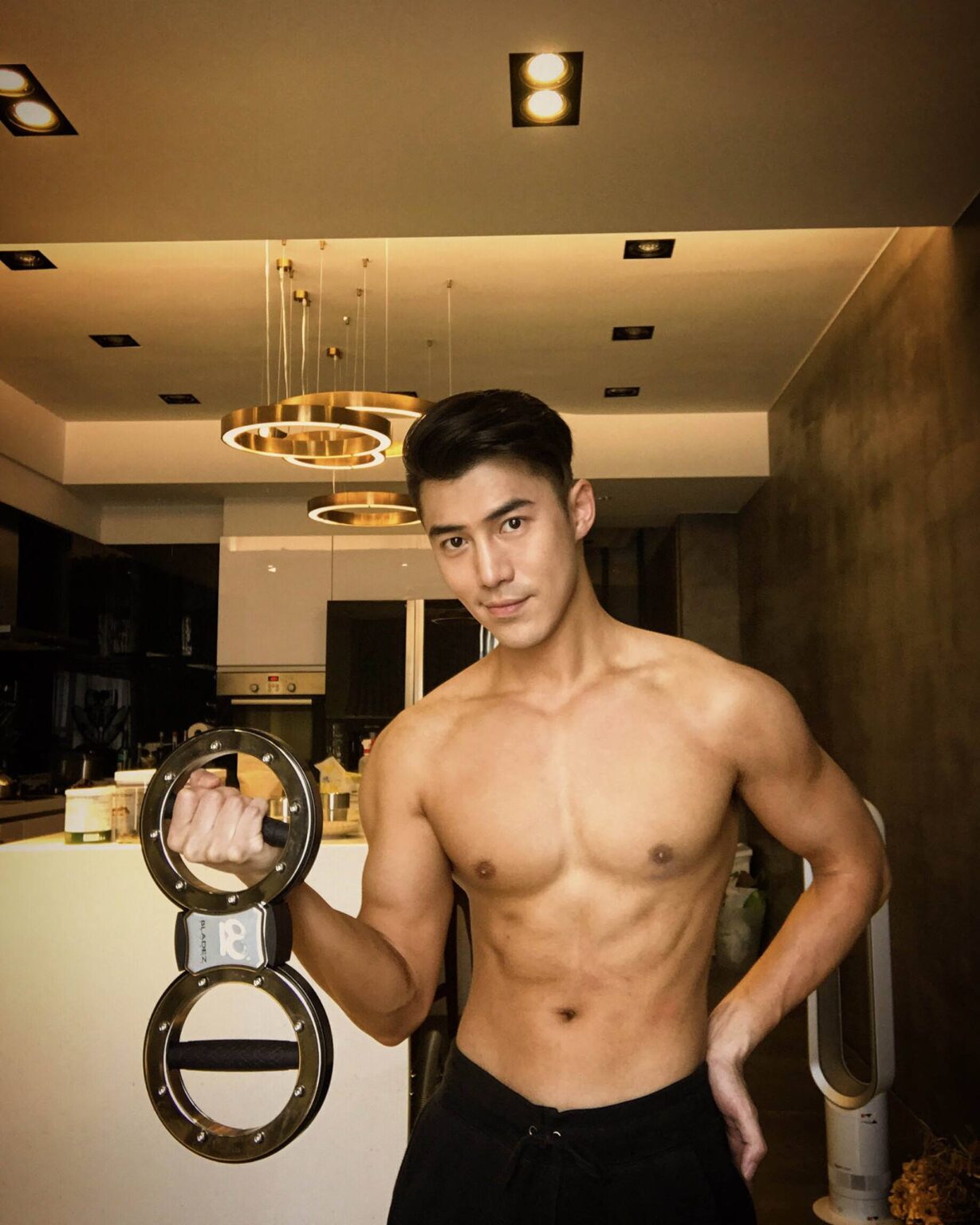 Arthur Yan นายแบบจากแดนไต้หวัน หน้าดุดัน หุ่นแซ่บถึงใจ