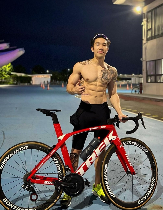 บอส ณัชพงศ์พล นักแสดงทรงอย่างแบด เป็นแด๊ดหุ่นปัง กล้ามโต จนใจสั่น